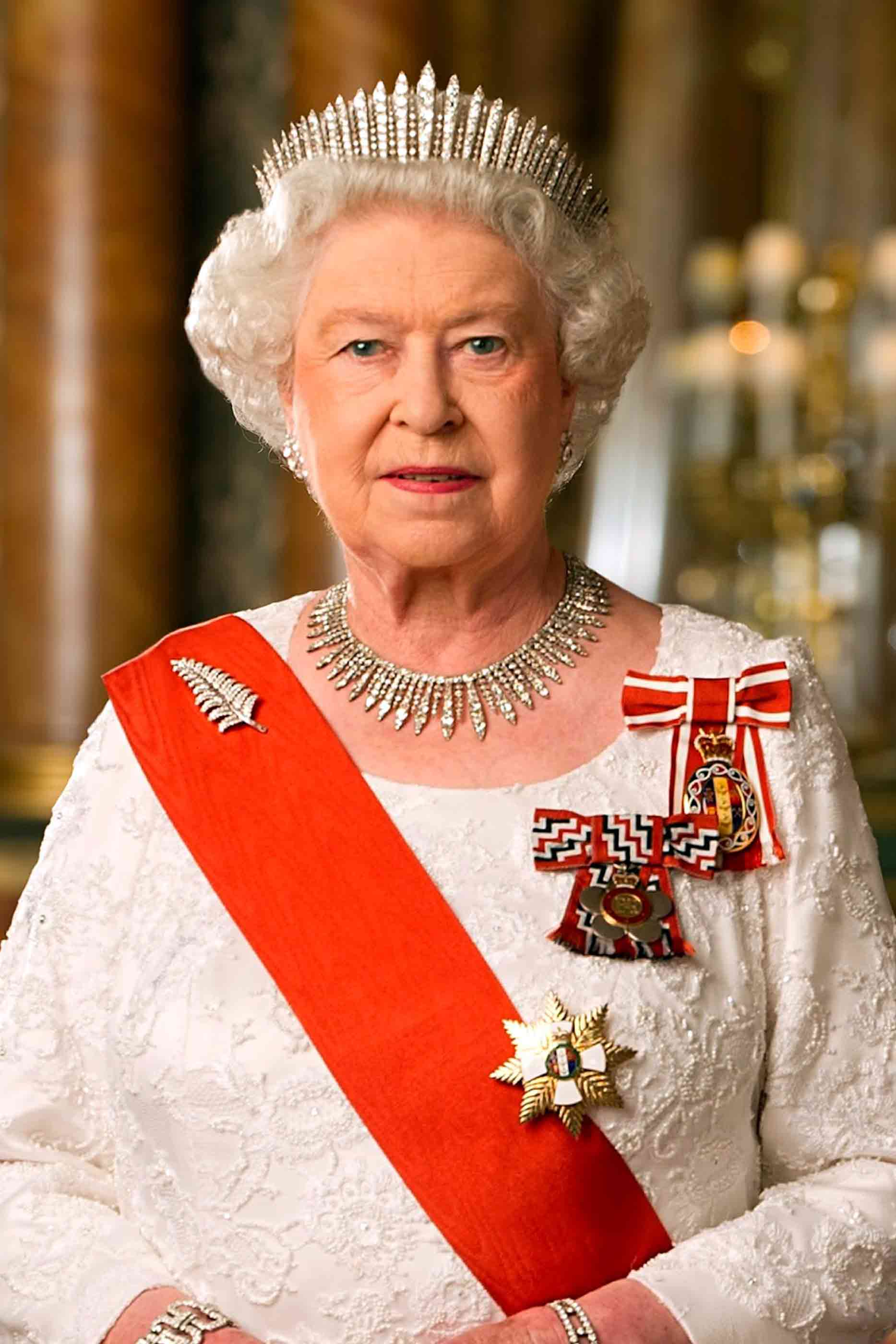 Isabel II, Uma Rainha Fashion e Moderna – Digital Hub